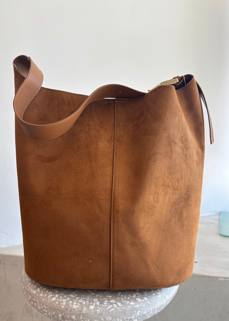 CALI SHOULDER BAG - TAN – Wildchild Stylelab