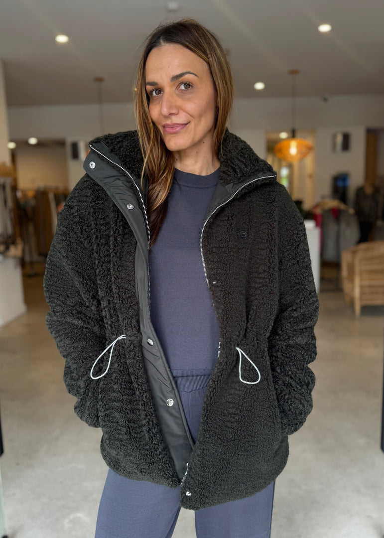 PACIFIC JACKET CAVIAR – Wildchild Stylelab